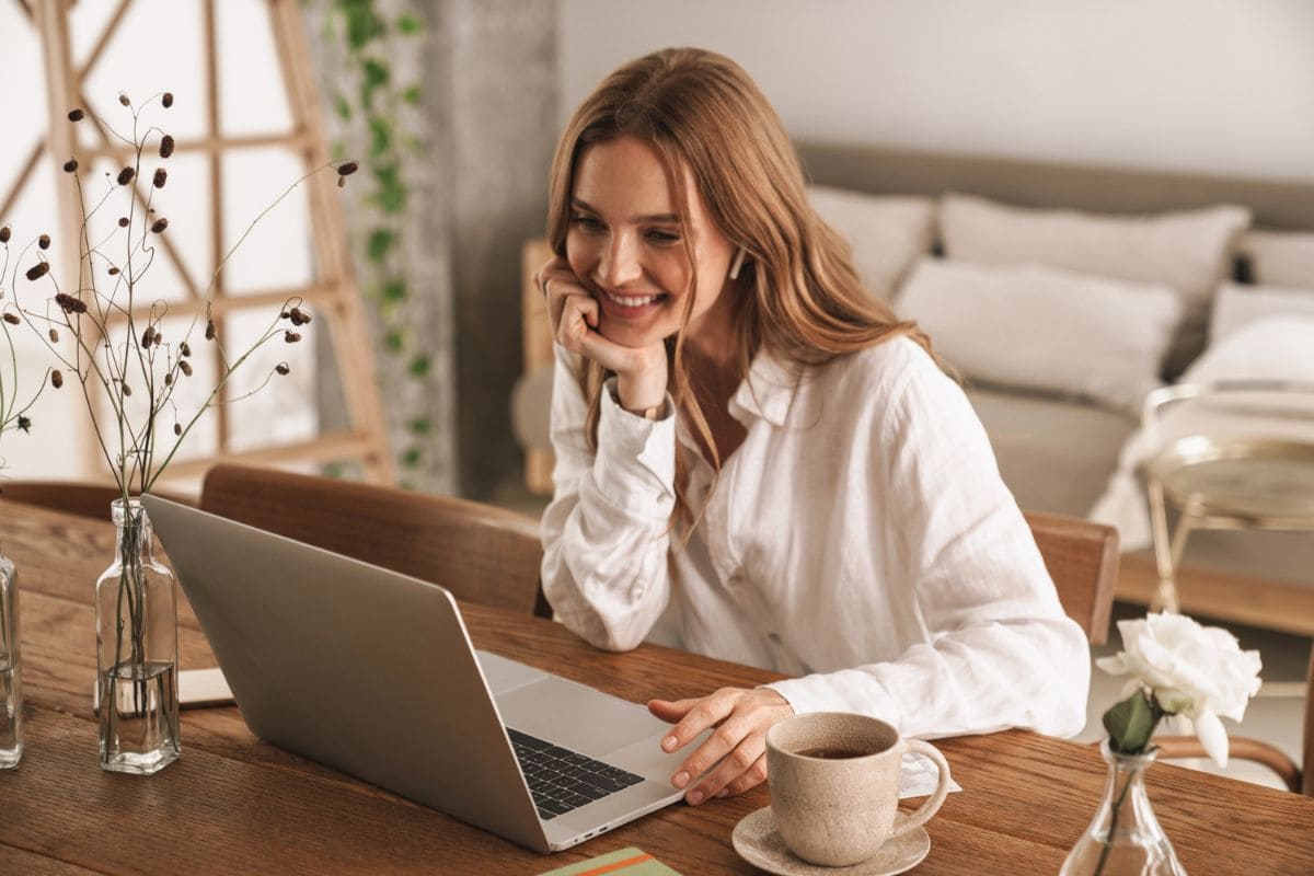 Oferecendo Oportunidade Home Office e Horários Flexíveis, Alura Divulga ...