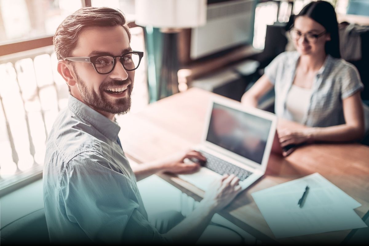 Venha Trabalhar Remotamente na 1Doc Como Pessoa Analista de ...